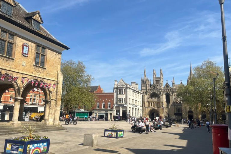 Group of men seen driving around city centre trying to get women into car