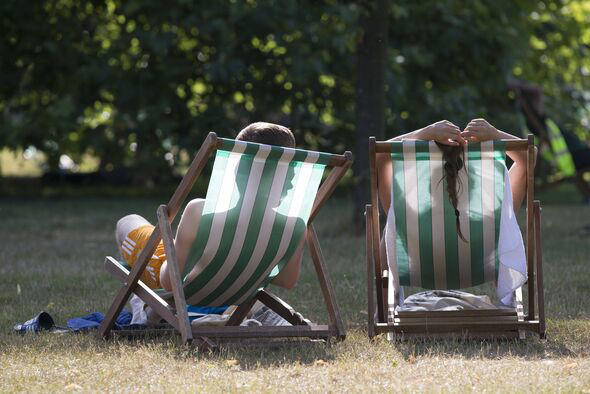 Urgent amber heat health alerts issued for 5 UK areas - 'Rise in deaths ...