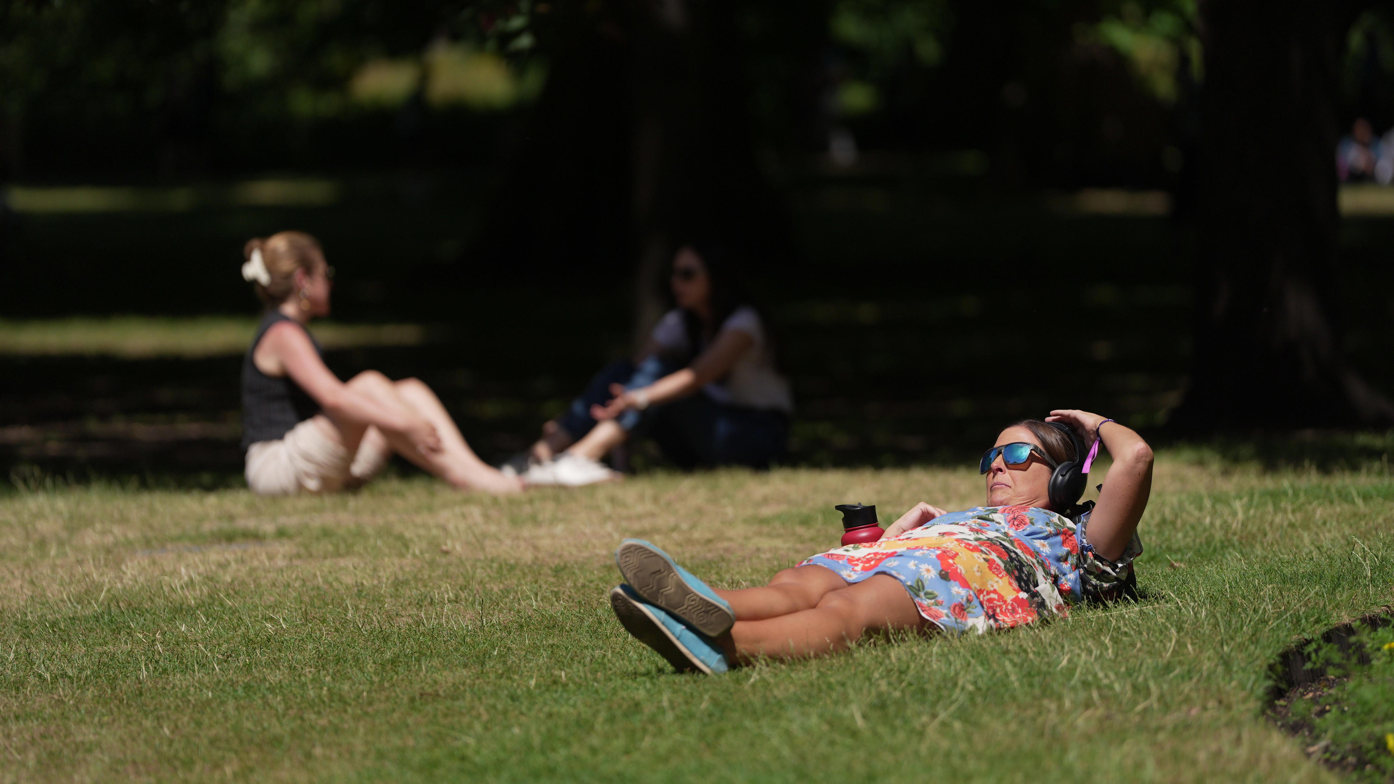 Amber heat health alert issued for parts of UK as hot temperatures hit