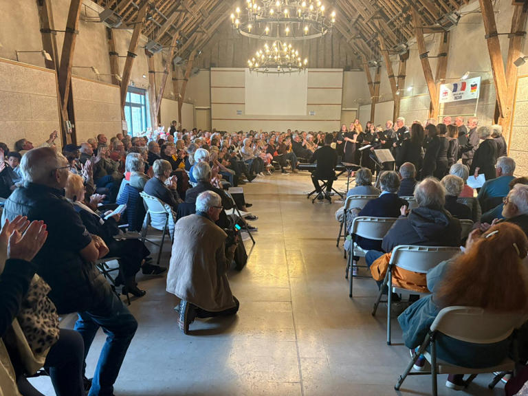 The Fishpond Choir travels to the Loire Valley to perform in twinning ...