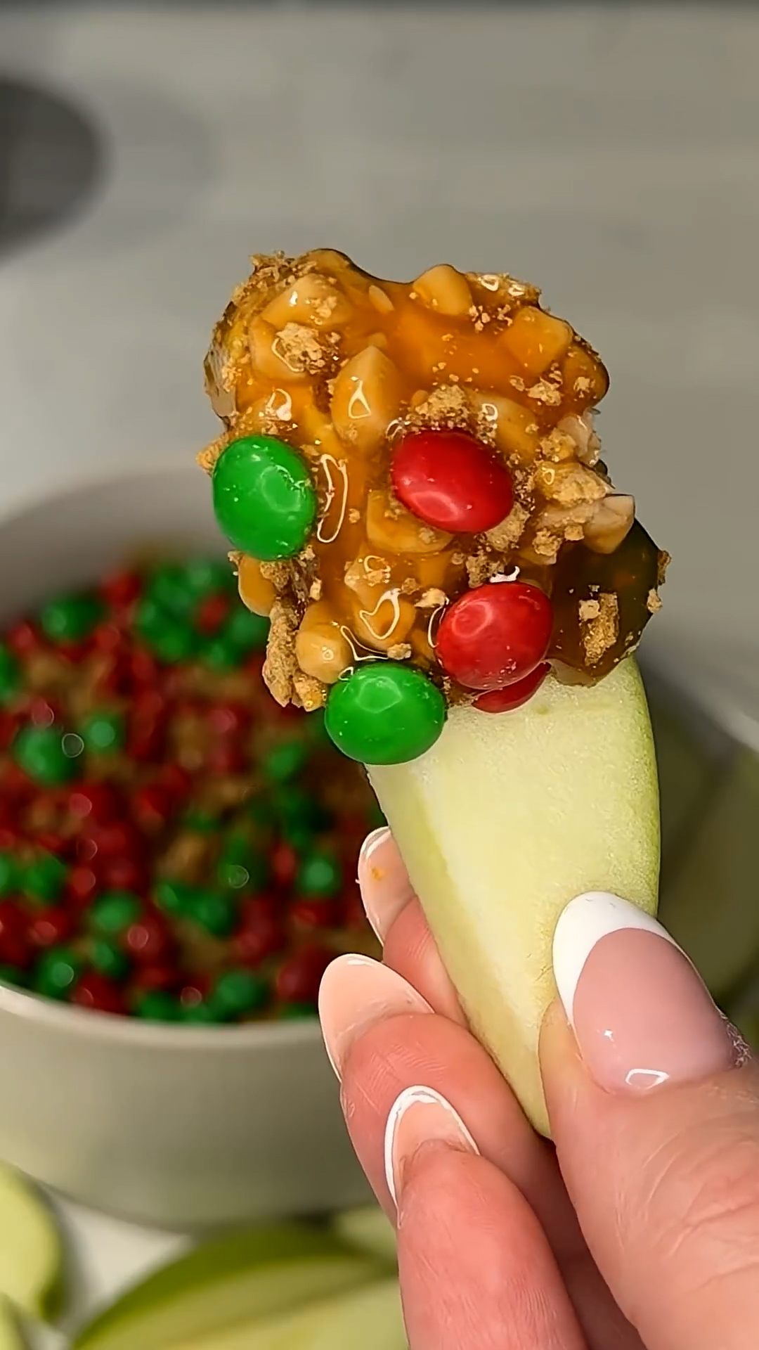 Cream cheese dip with apple and caramel flavors for fruit dunking