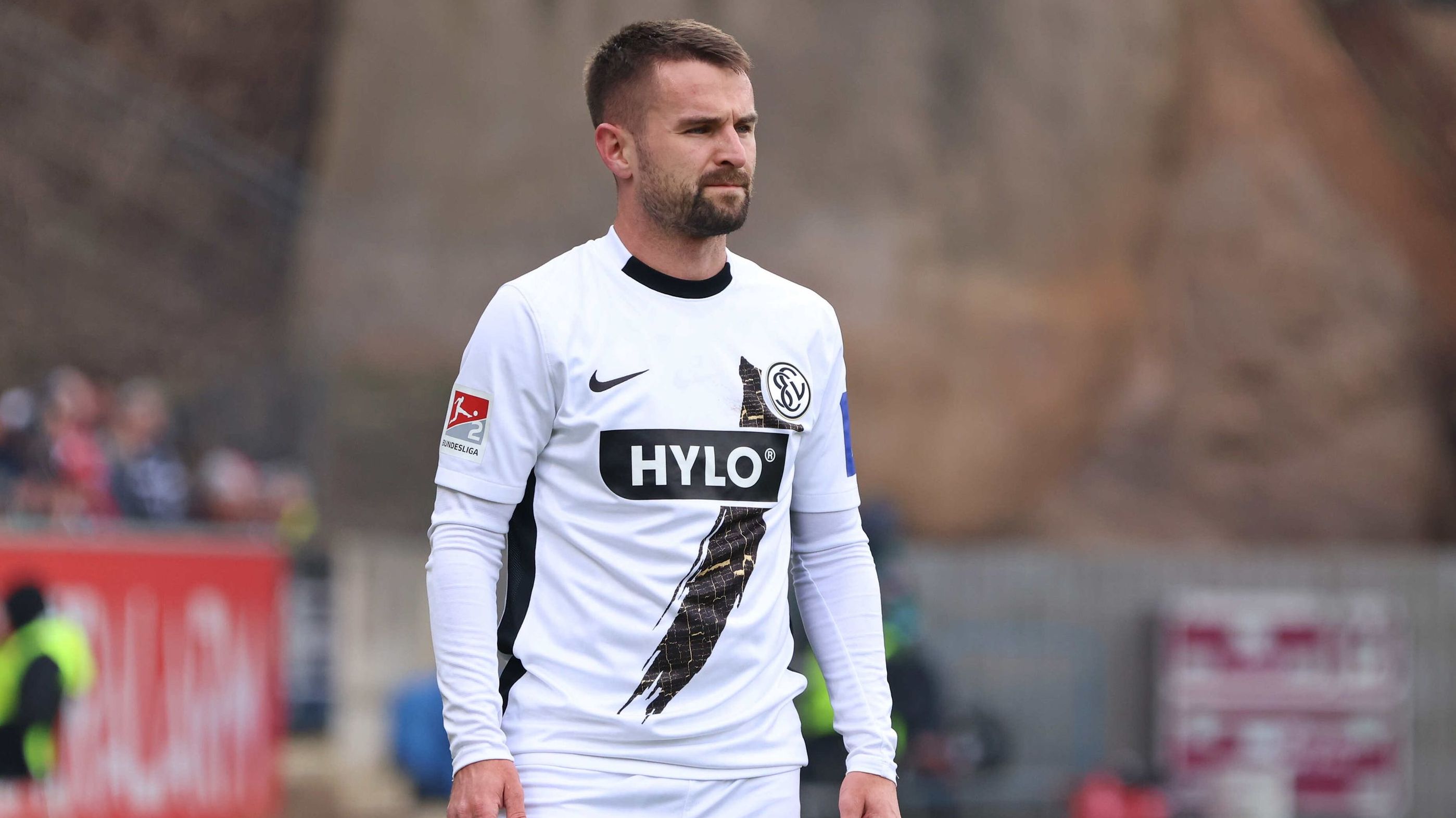 Nach acht Jahren und drei Aufstiegen: Fast-Rekordspieler Feil verlässt ...
