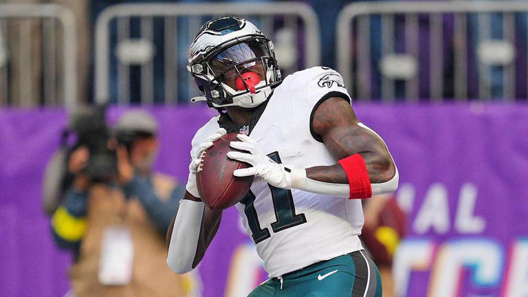 Patriots WR isn't focused on constant AJ Brown chatter