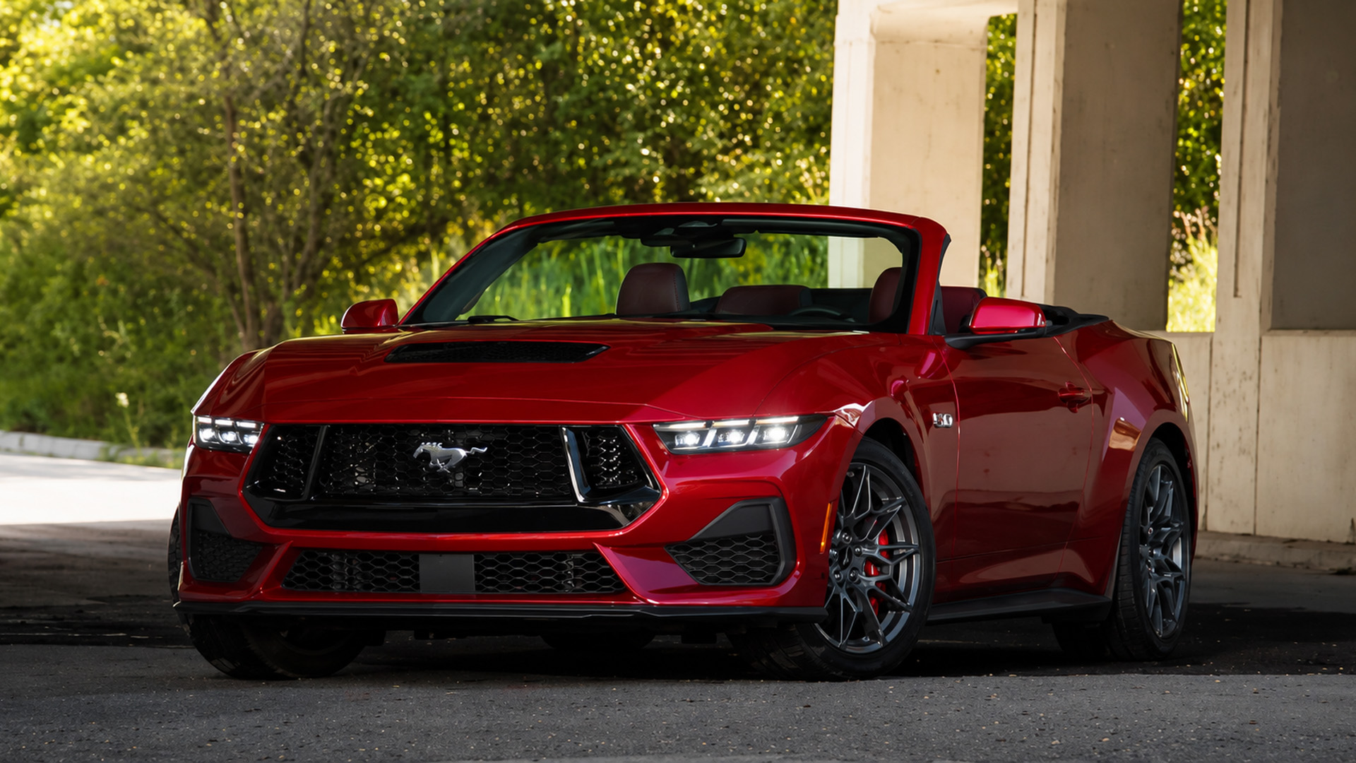 What are the key features of the seventh generation Mustang?