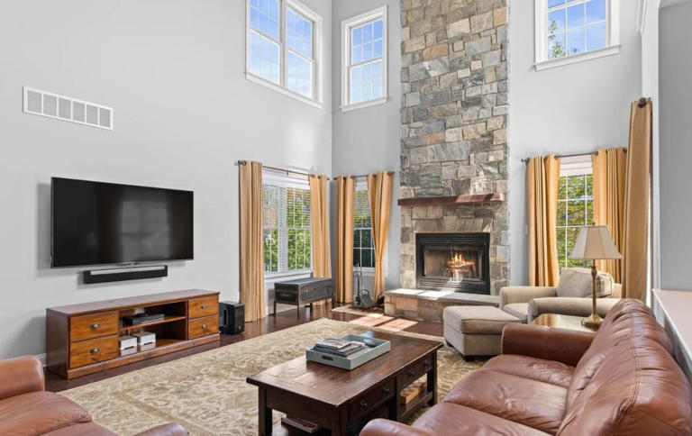 First Bank house of the week: $1.69M Liseter home offers luxury living ...