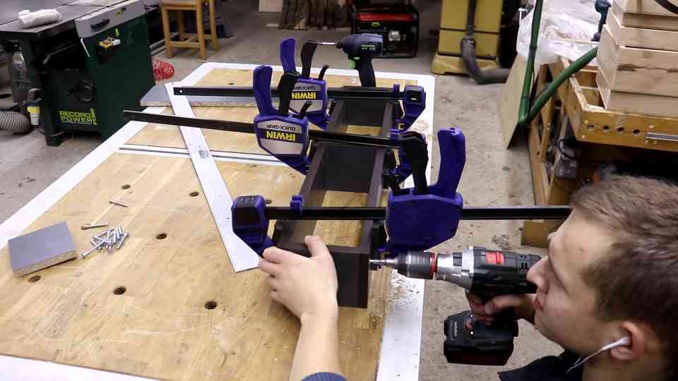 This is the kind of workbench every woodworker really wants