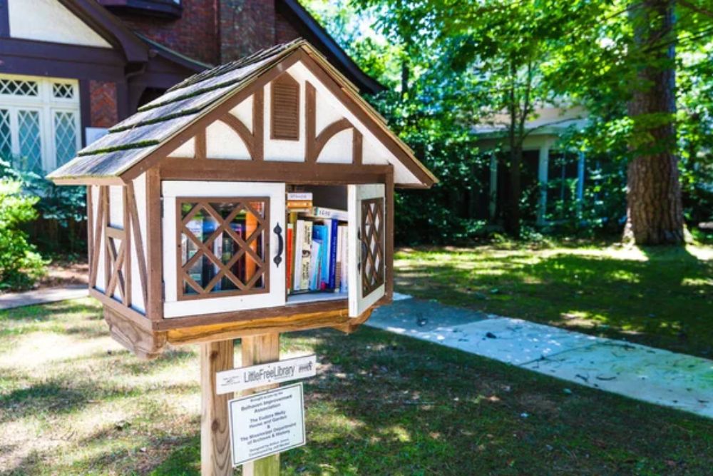 15 steps to building a little free library in your neighborhood