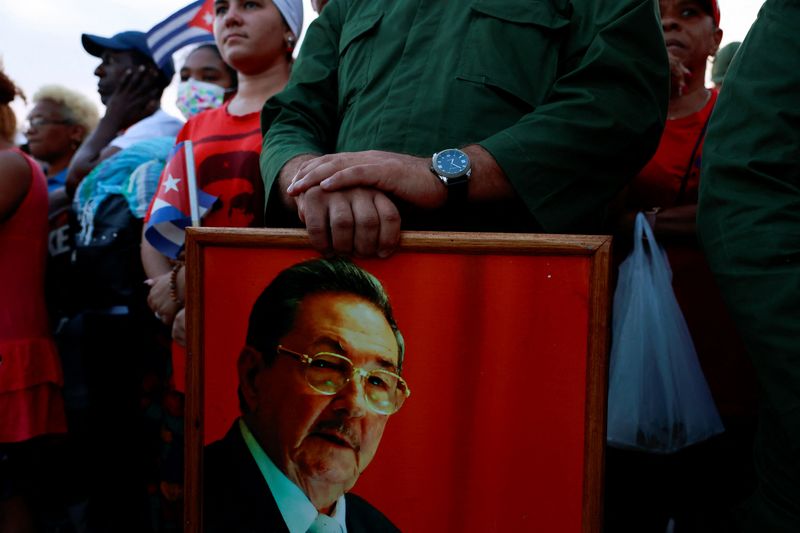 Cubans gather before US embassy in Havana to protest Raul Castro indictment