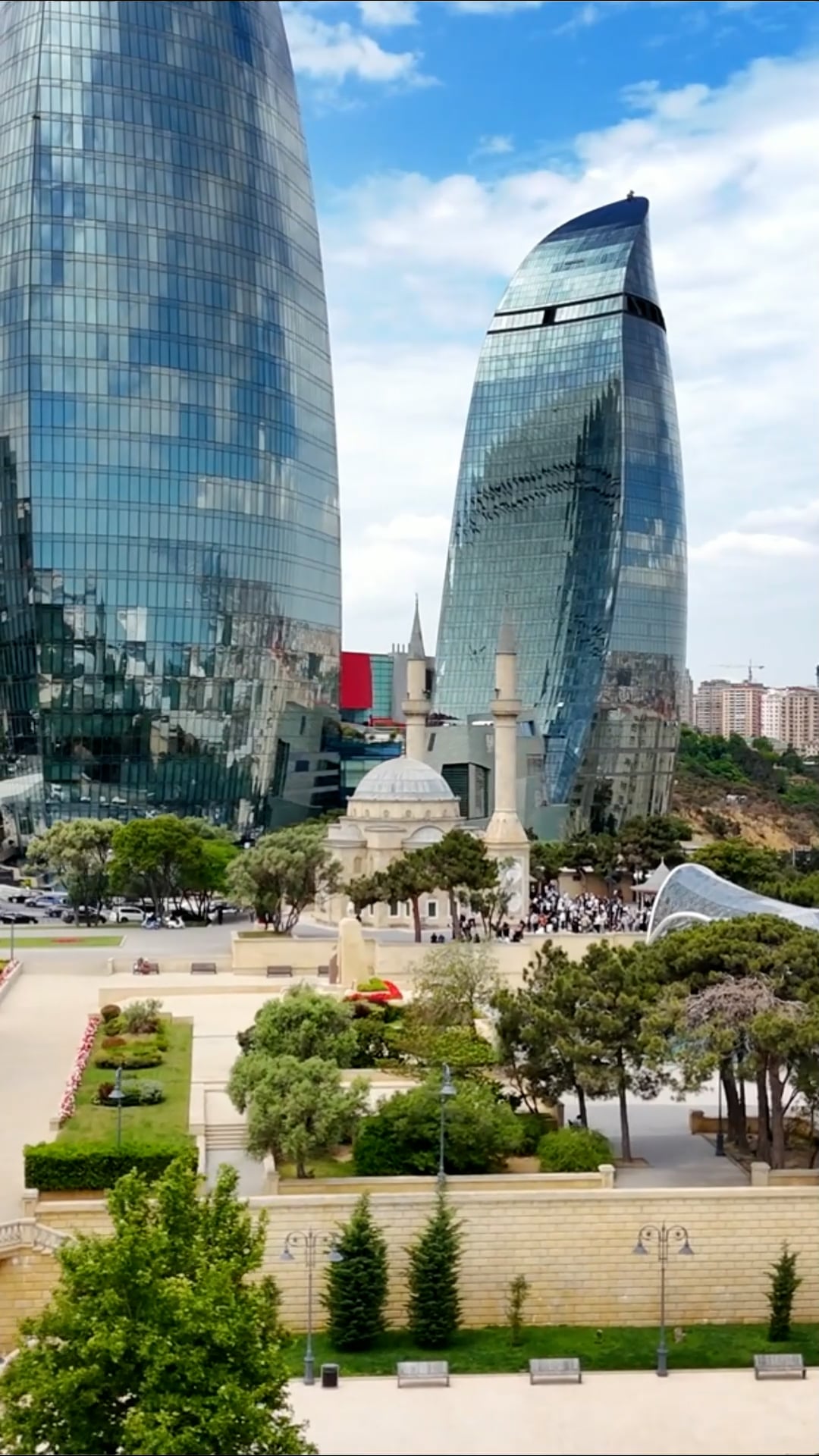 Drone flight over Baku: Azerbaijan's historic and futuristic sights