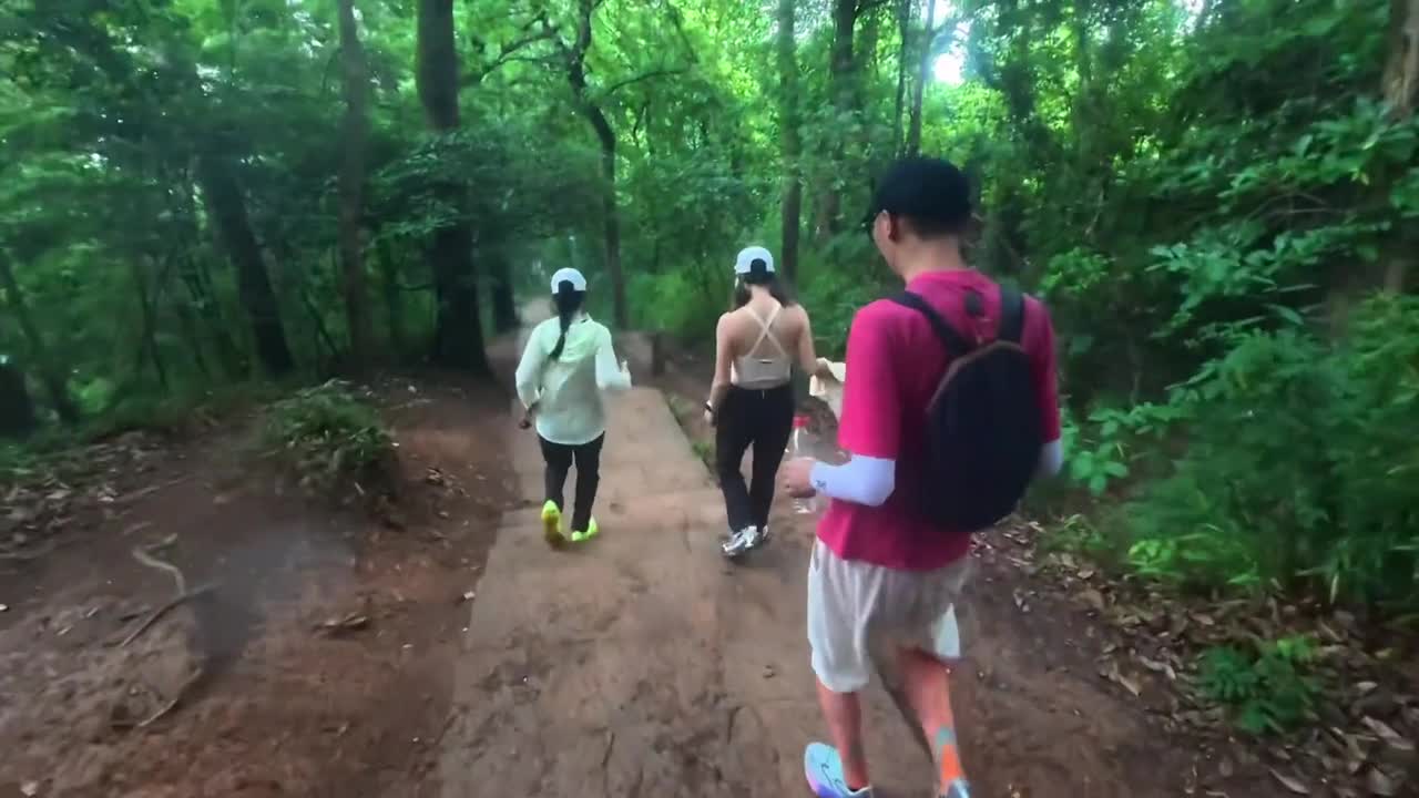 Woman falls while running down mountain stairs in China