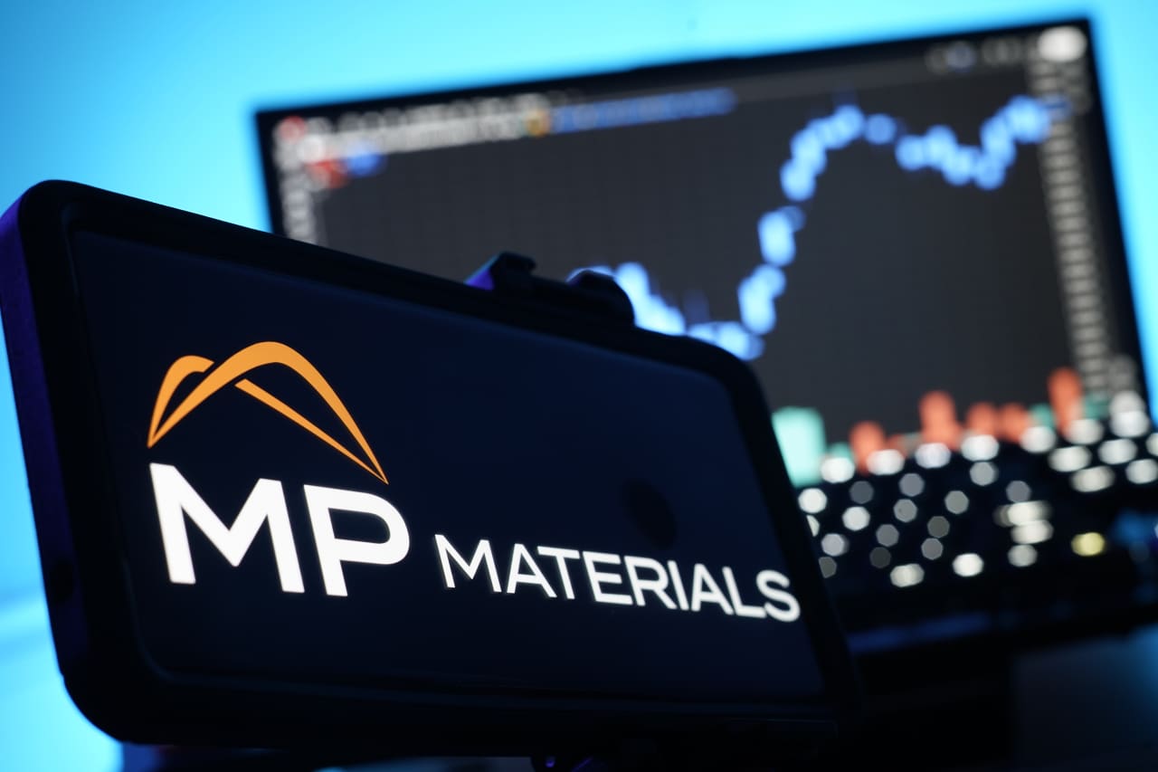 MP stock stays perfect but trading has been strange lately