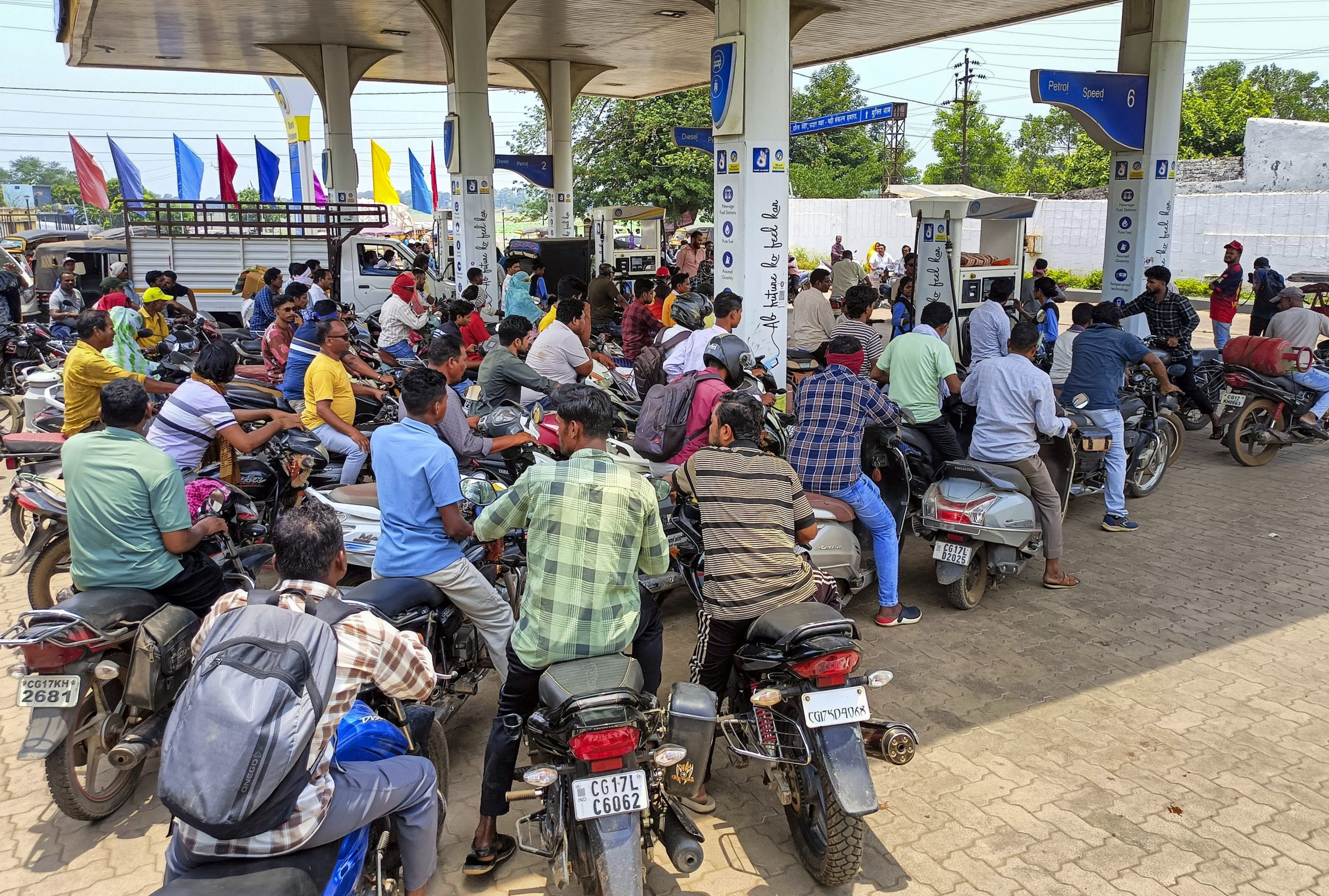 Oil companies are bleeding because Modi govt killed dynamic fuel ...