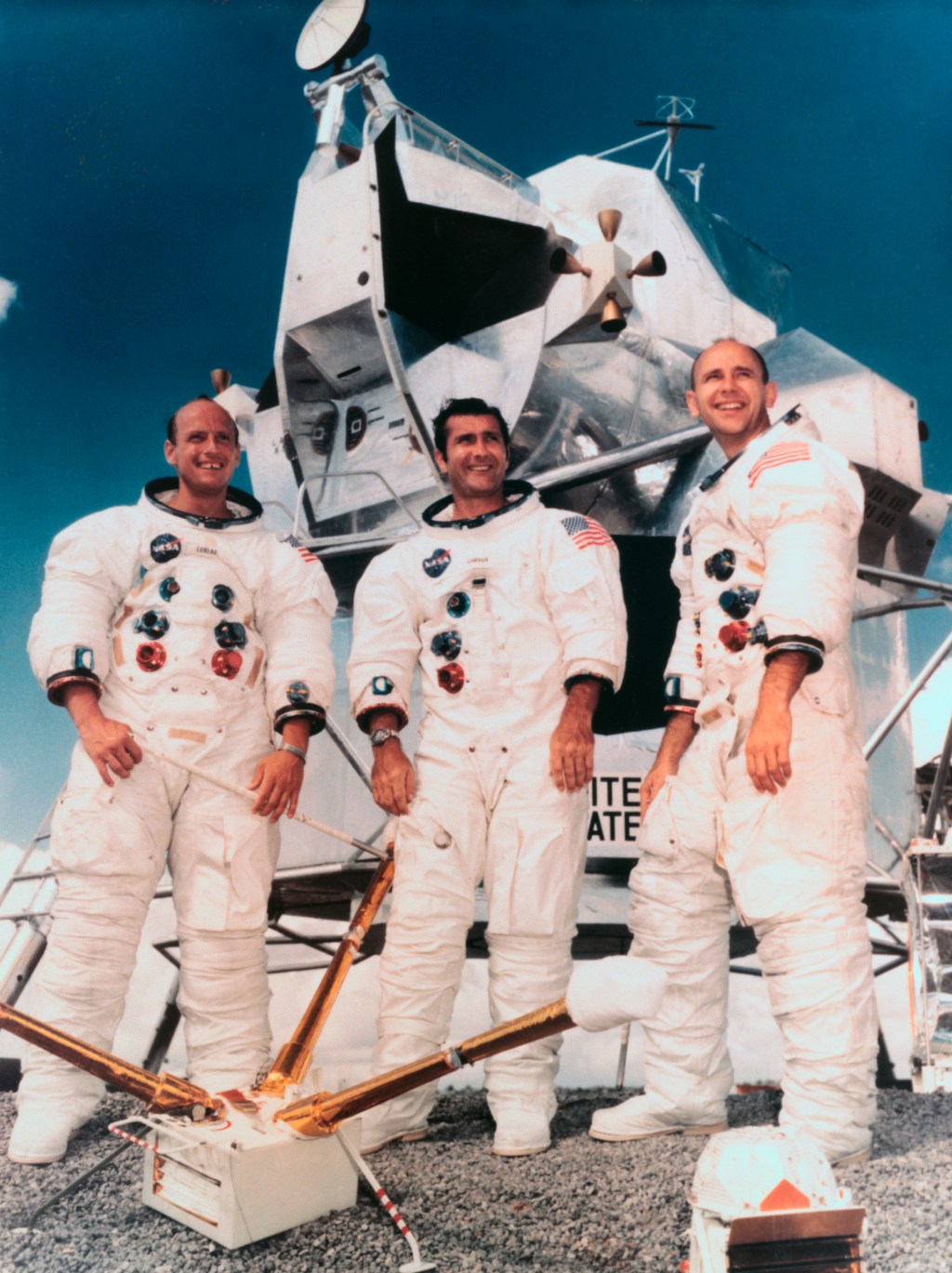 Eerie audio of Apollo 12 crew describing mysterious 'streaks of light ...