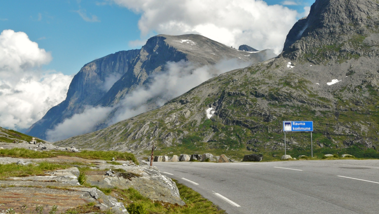 The Norwegian mountain road with 11 hairpin turns and a 9% gradient ...