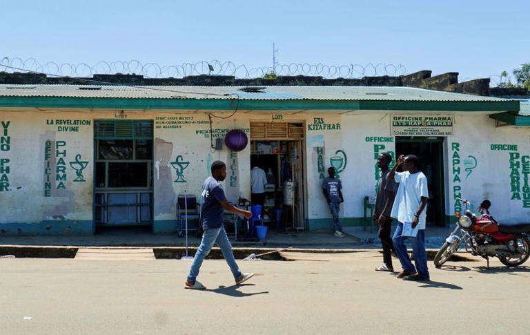 Congo province bans funeral wakes to contain Ebola's spread
