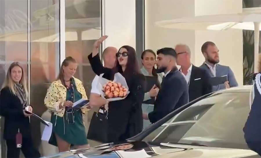 Photos: Aishwarya Rai Bachchan arrives in Cannes with daughter Aaradhya