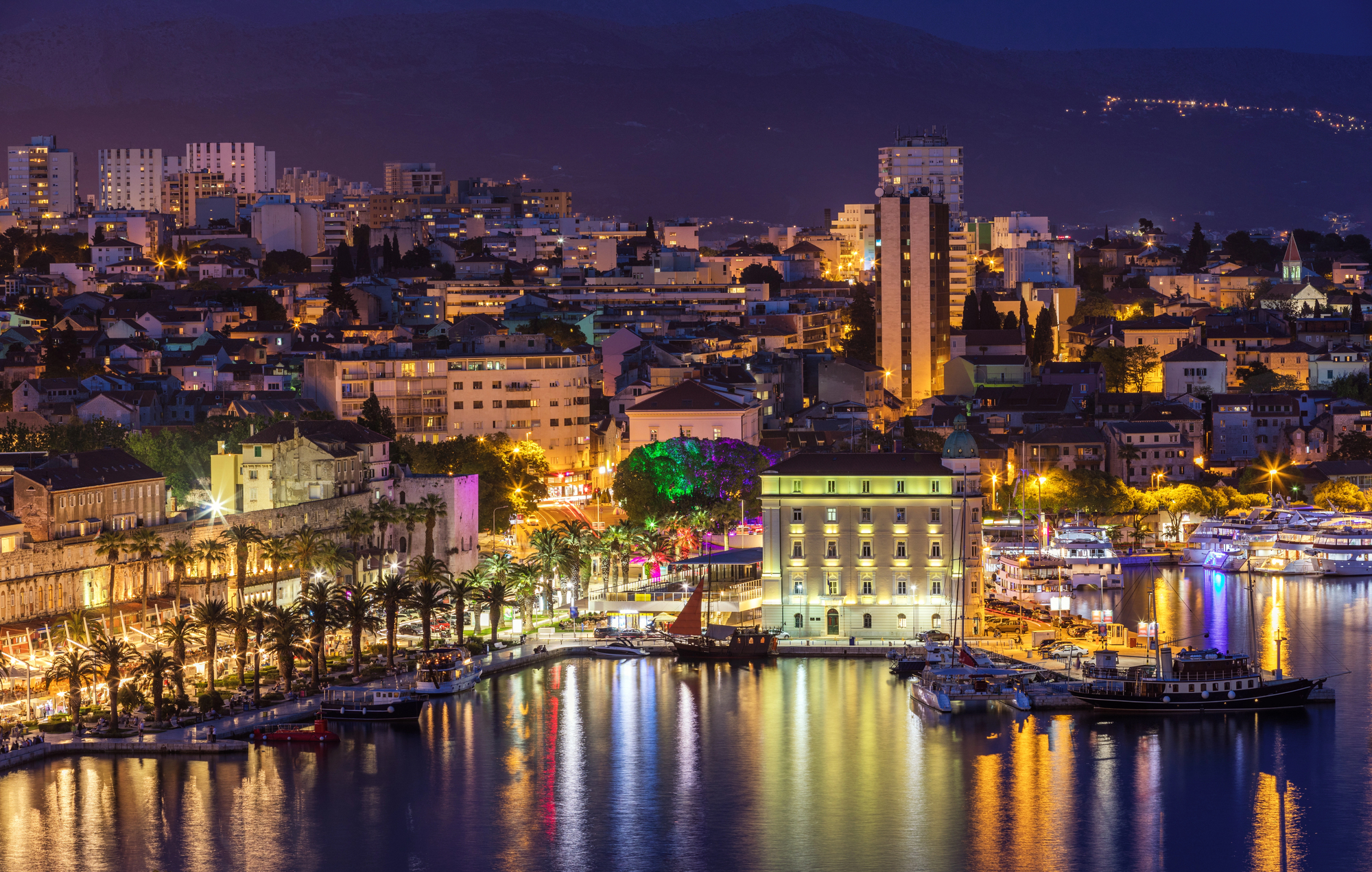 16 towns built around ancient ruins