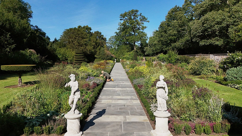 Flower bed ideas for year-round beauty