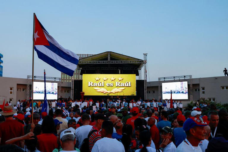 Cubans gather before US embassy in Havana to protest Raul Castro indictment