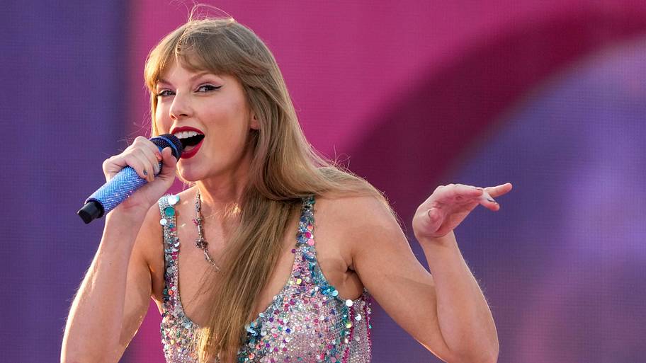 Taylor Swift has hysterical reaction to Steelers' Jerome Bettis