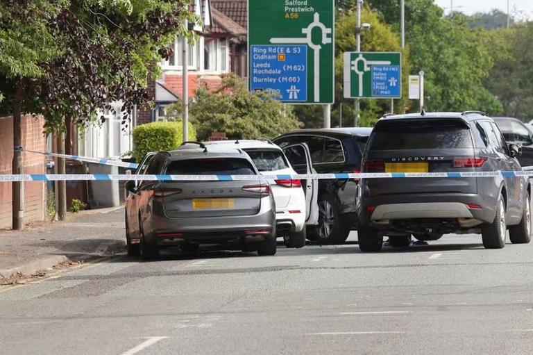 Major police incident on UK street as armed officers swarm after locals ...