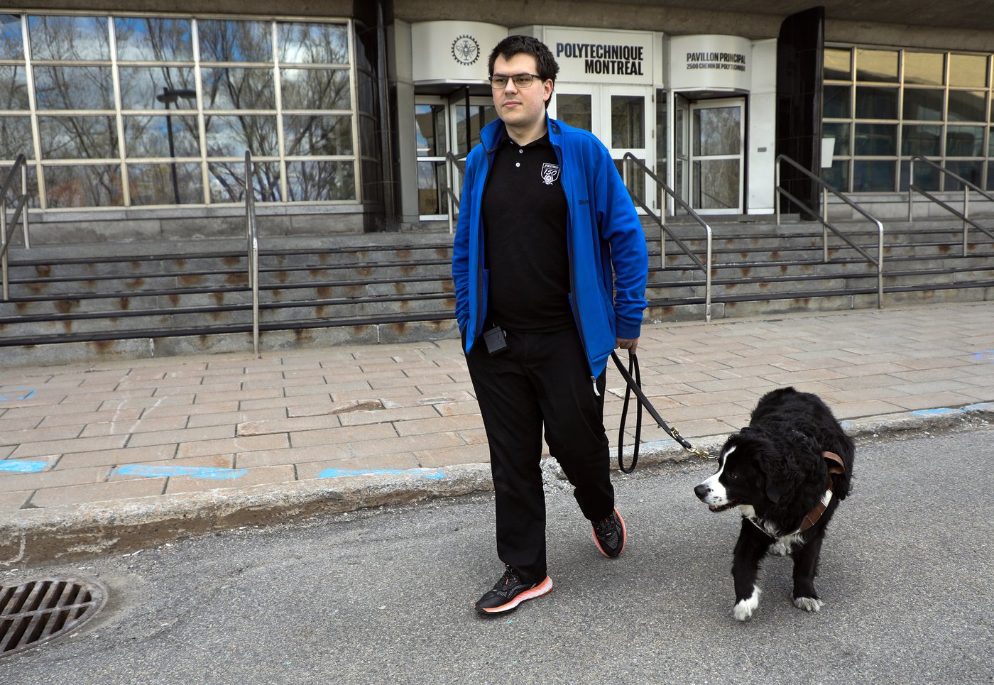 Quebecer graduating from Polytechnique with service dog who attended ...