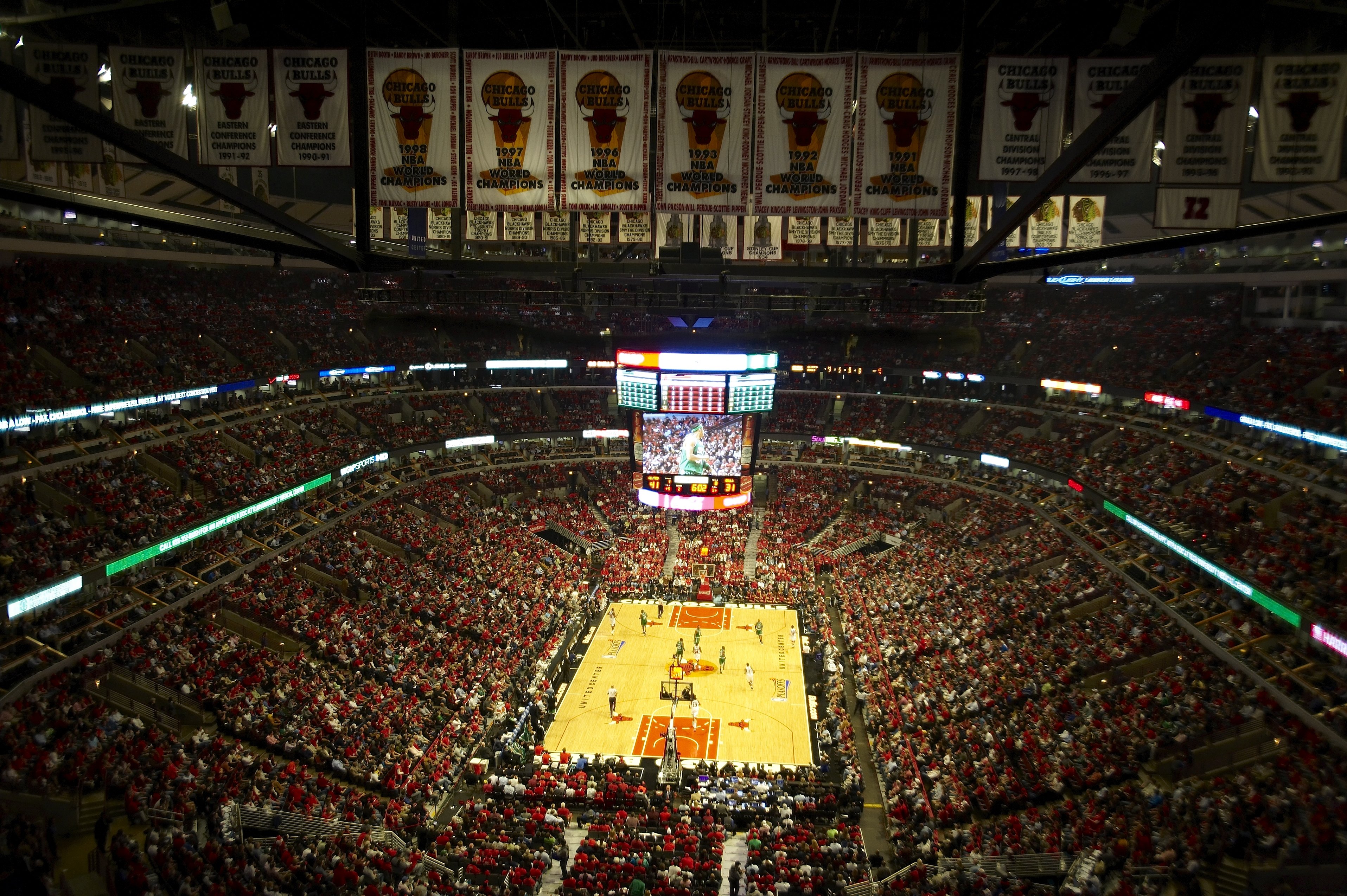 Bulls championship banner that hung in old Chicago Stadium up for auction