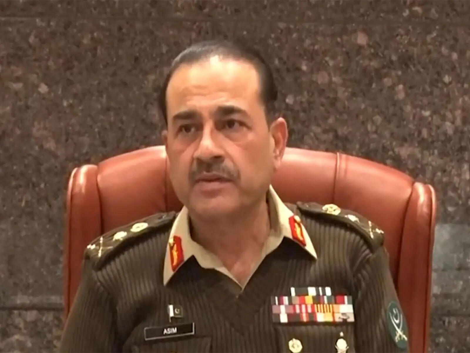 Pakistan Army Chief Asim Munir leaves for Tehran amidst efforts to end ...