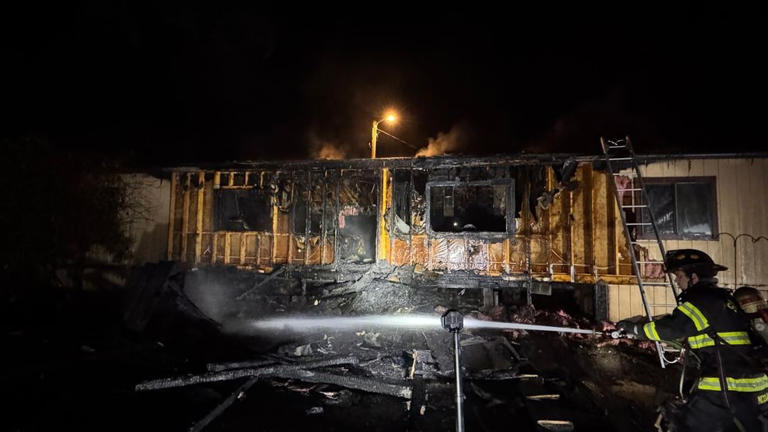 Snohomish mobile home fire sends 1 to hospital with burns on hands, face