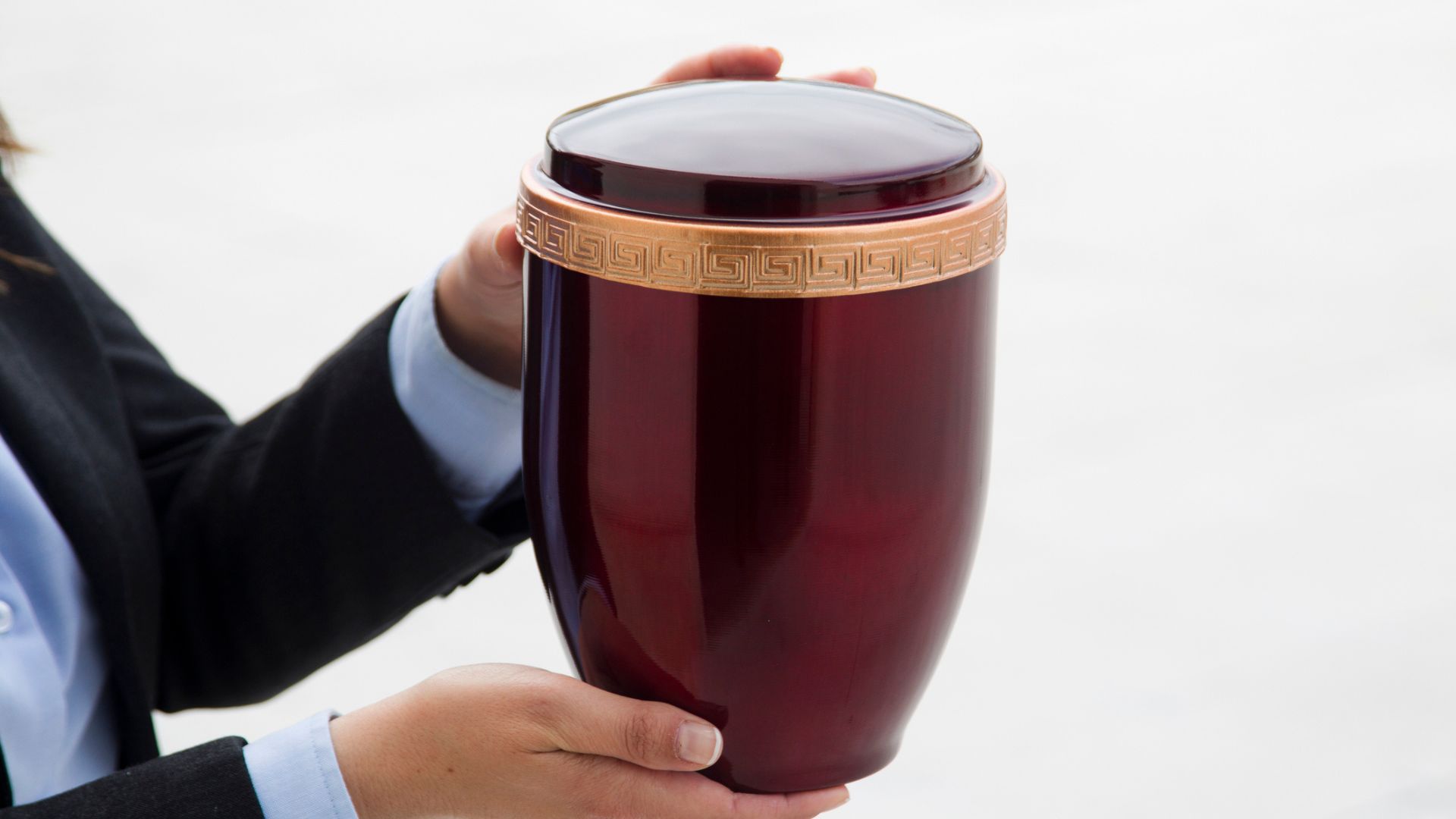 California family reports an urn they bought on Amazon arrived at their ...