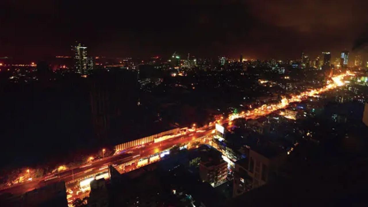 Power outage hits Dadar, Wadala and Parsi Colony after transformer trip