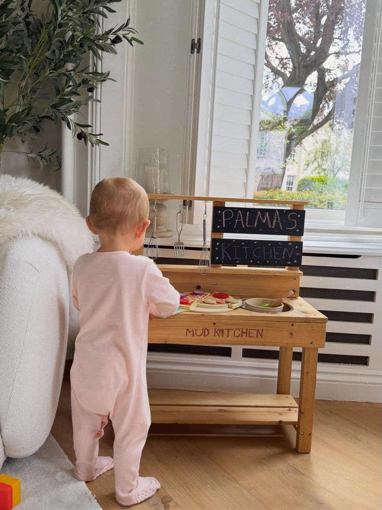 Michelle Keegan's blonde daughter Palma is like a garden fairy as she ...