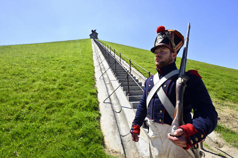 Leeuw van Waterloo in nieuw jasje voor 200e verjaardag