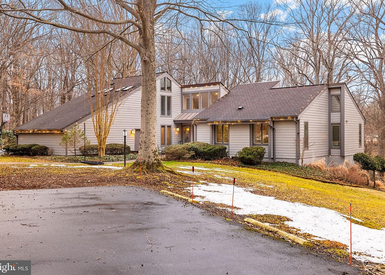 Tranquil 1978 retreat in Fairfax, Virginia, featuring five acres of ...