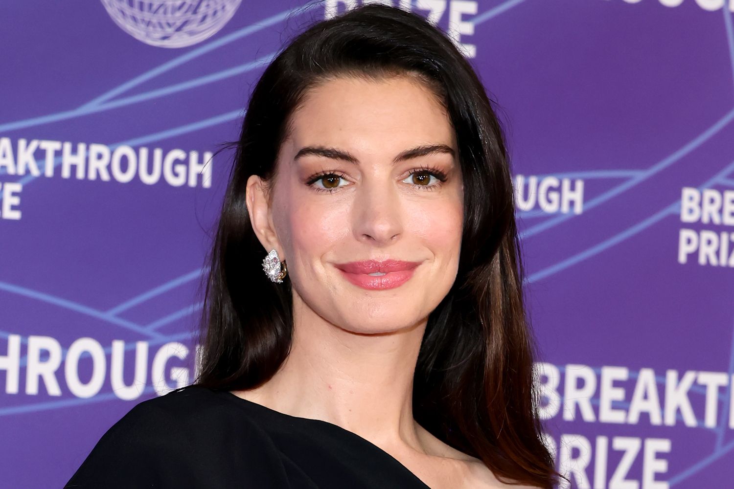 Anne Hathaway reveals she was 'legally blind' in left eye for a decade ...