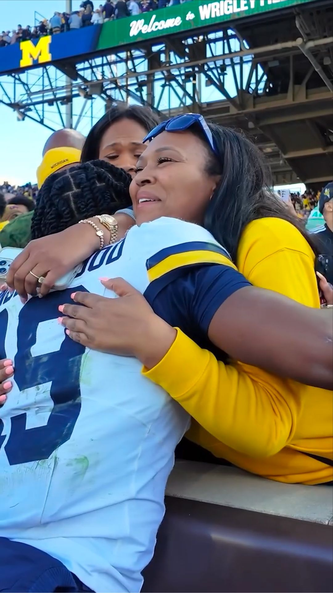 Bryce Underwood celebrates Big Ten championship win with family at Wrigley