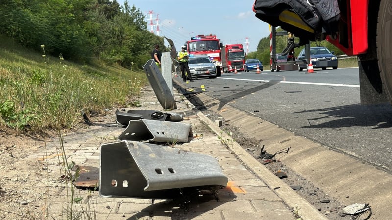 Tragická nehoda na dálnici D11: Motorkář se střetl s náklaďákem ...