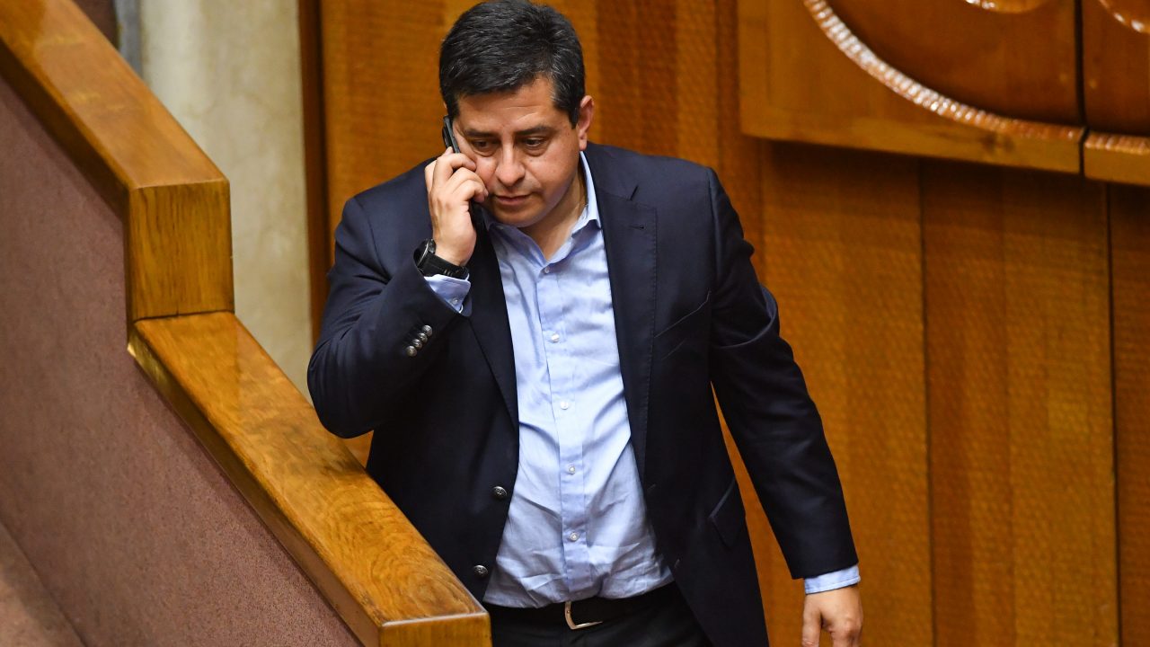 ¿Un salvavidas para el Gobierno? Senador Araya (PPD) se abre a apoyar ...