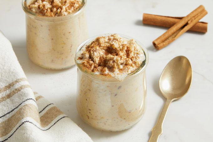 Cinnamon roll overnight oats