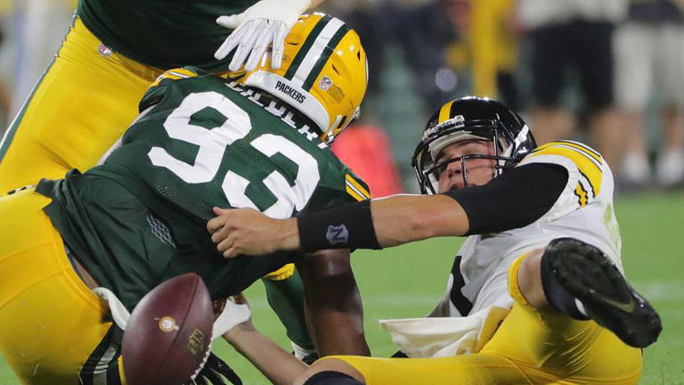 Packers dodged a bullet by not drafting this quarterback as Rodgers ...