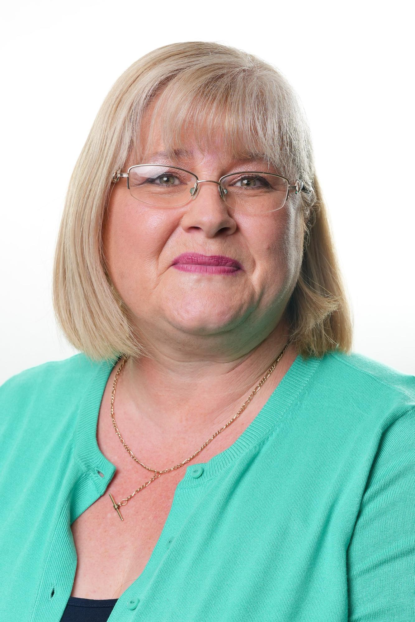 Councillors give green light for English-Irish street signs near Orange ...