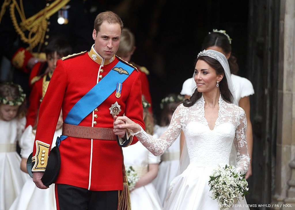 Stukje bruidstaart van William en Catherine onder de hamer