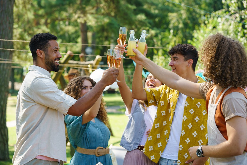 How 'zebra striping' on a night out can help you drink less – and ...