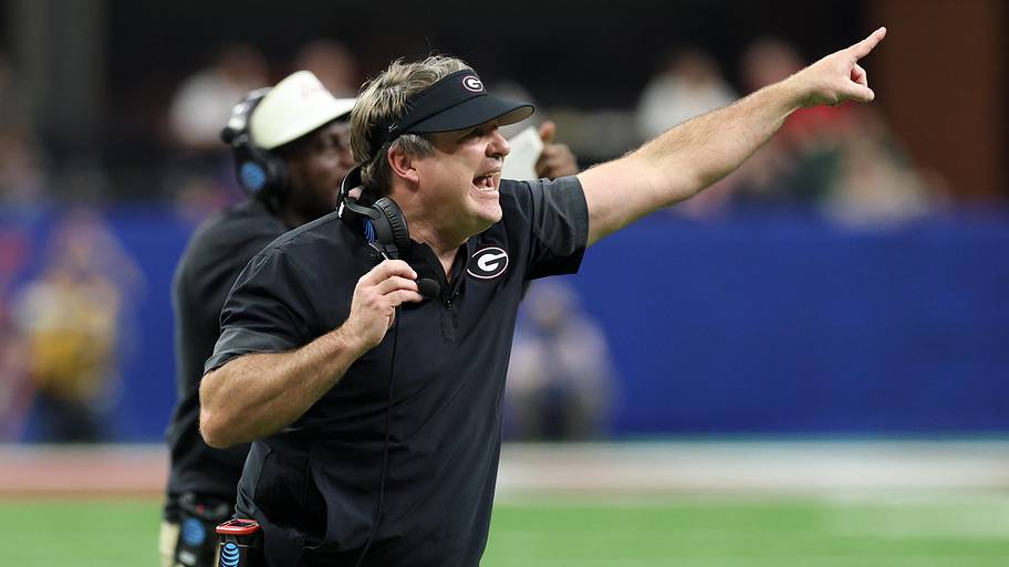 No. 5 ranked college football LB recruit spurns three major programs