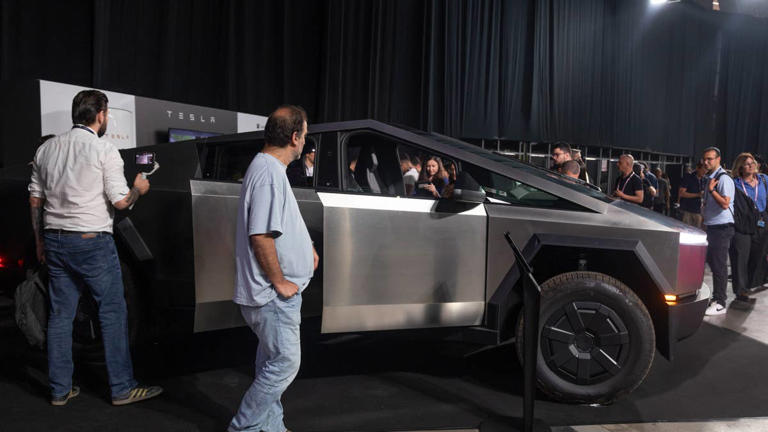 Elon Musk's new Tesla update is a joy for customers and investors