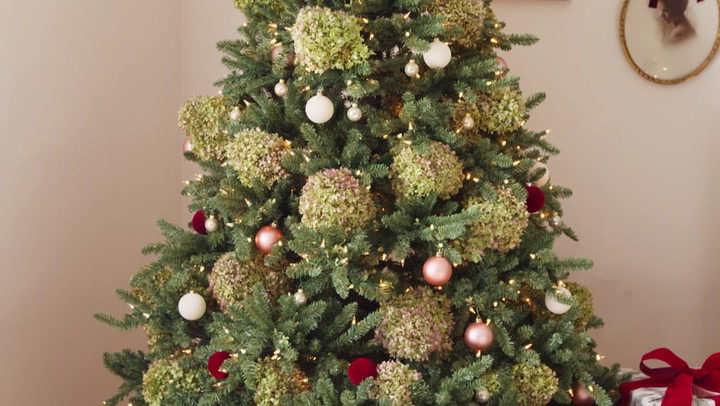 Holiday design trend: Hydrangea Christmas tree