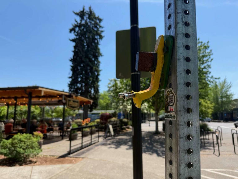A guerrilla artist hid 15 snails across Milwaukie. Finding them unlocks ...