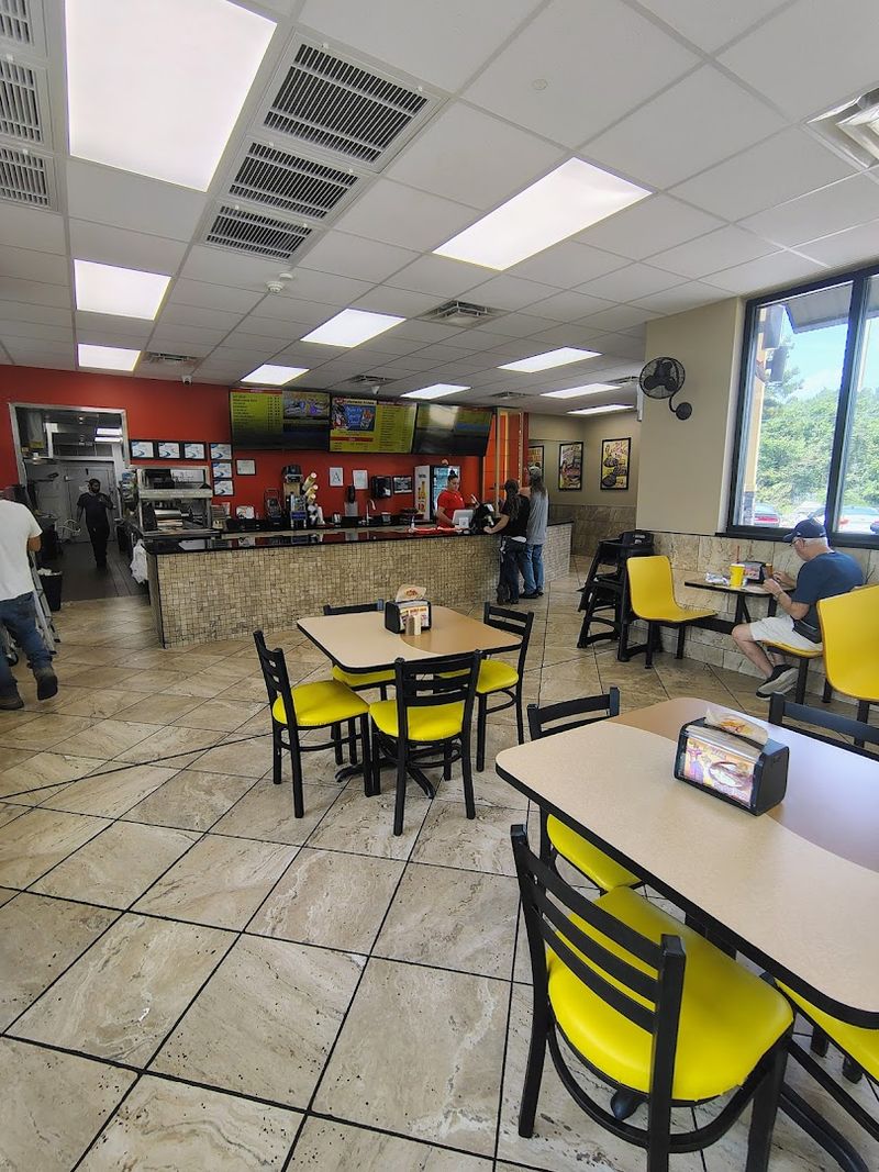 This 1970s fast food chain is Mississippi’s best kept secret on a bun
