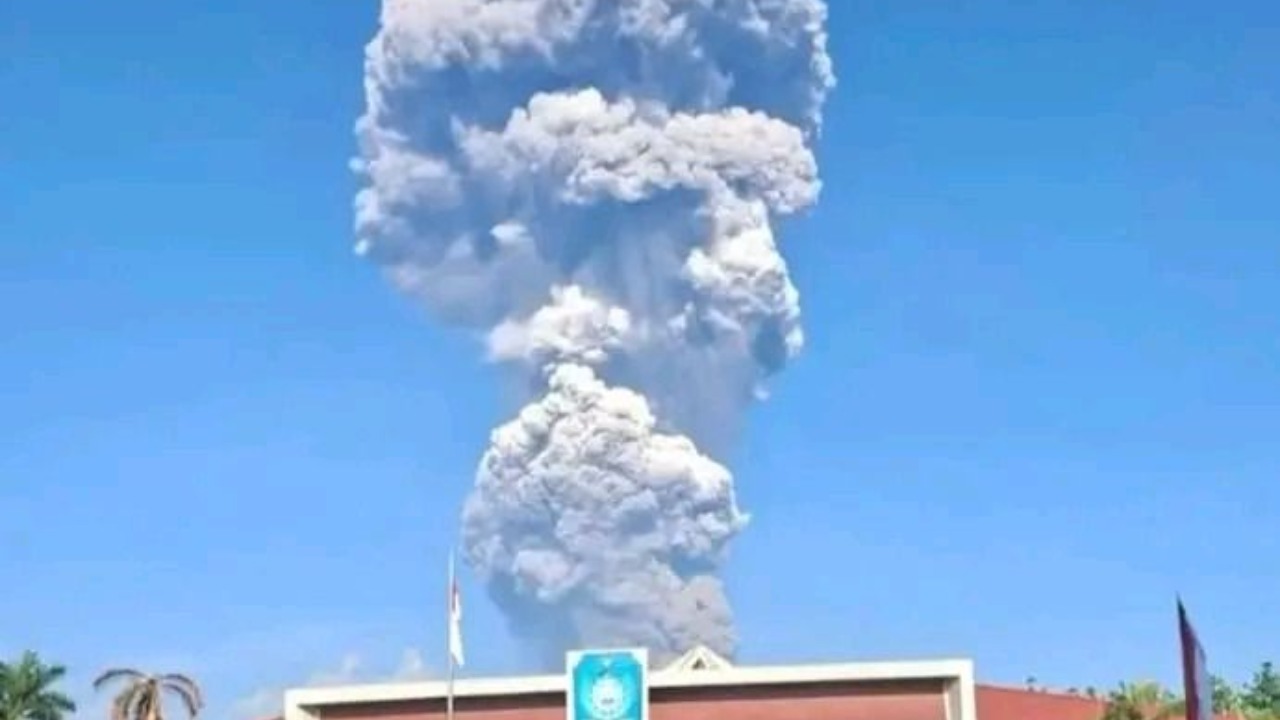 Dukono volcano in Indonesia just fired off 190 explosions in a day ...