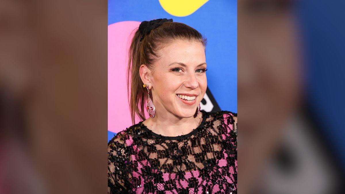 Jodie Sweetin praises 'Full House' costar Lori Loughlin for leaving ...